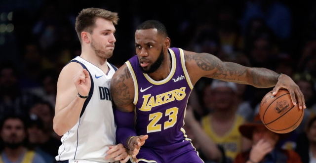 CCTV5不转，2大平台直播NBA独行侠VS湖人，东契奇PK詹姆斯_腾讯新闻