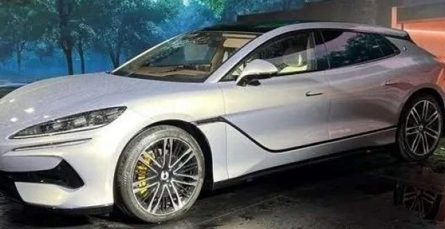 豪车新标杆，33.48万起，腾势Z9GT确实够奢华_腾讯新闻