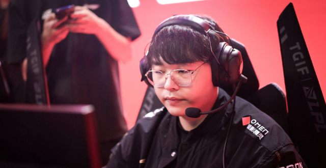 Breathe剑姬一打三反杀打野全身而退，RNG 2-0战胜iG！_腾讯新闻