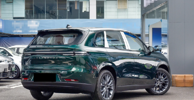 “货比三家”丨零跑C10和深蓝S07各有千秋，亲自体验后再做决定_腾讯新闻