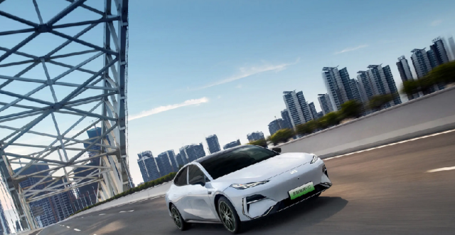 吉利银河E8本末倒置，16.58万元换来550km纯电续航，难怪销量不高_腾讯新闻