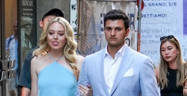 特朗普29岁小女儿久违现身，瘦身后没反弹，眼袋太大比黎巴嫩丈夫显老_腾讯新闻