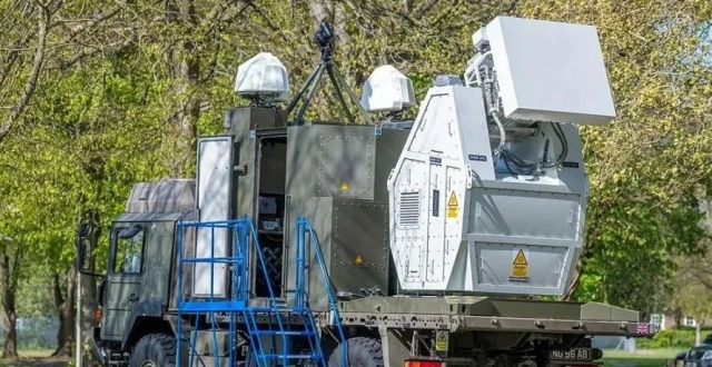 英国首次使用微波定向能武器击落无人机群，技术水平较差需大改_腾讯新闻