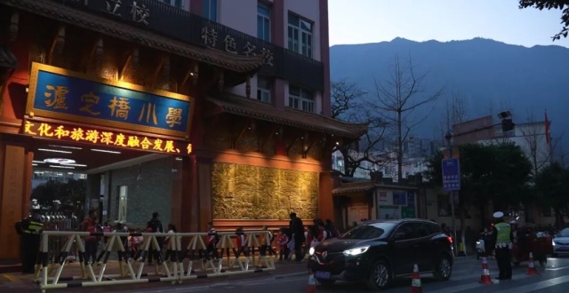 “家校警”联动护学路 同心筑牢平安网_腾讯新闻