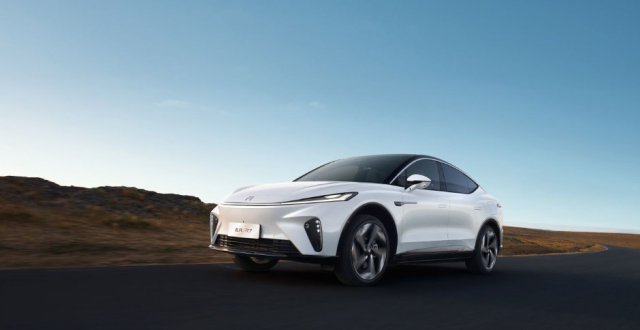 纯电溜背轿跑SUV大对决，当R7碰上G6，你会选谁？_腾讯新闻