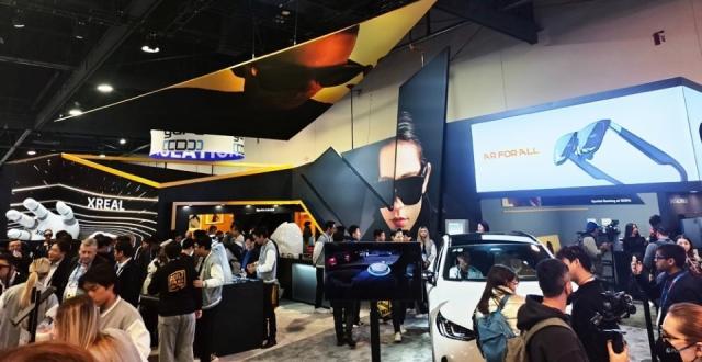 XREAL One首秀CES2025，携手宝马与AYANEO掌机探索AR未来_腾讯新闻