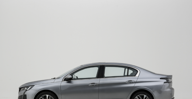 标致408，长近4米8，配1.5T+6AT，造型运动，降至9万内_腾讯新闻