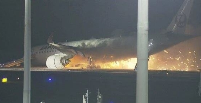 突发！日本羽田机场飞机相撞，爆炸起火！ 腾讯新闻