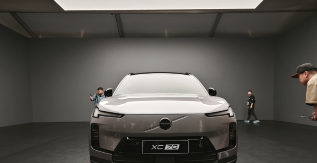 全新沃尔沃XC70亮相 SMA超级混动架构加持 综合续航达1200公里_腾讯新闻