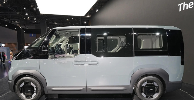 起亚全新MPV上市，侧滑门，5/6座布局，续航400km，约合32万元起_腾讯新闻