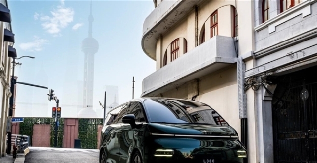 37.99万元起！吉利首款纯电MPV翼真L380正式开启交付_腾讯新闻