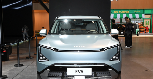 15万级纯电SUV对决，起亚EV5 VS 宋PLUS EV荣耀版_腾讯新闻