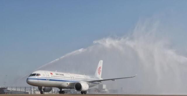 国航C919大飞机亮相第十三届澳门公务航空展_腾讯新闻