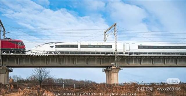 极速450km/h！CR450复兴号原型车露面：车头极其科幻_腾讯新闻