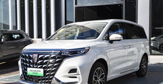 GL8侧重商务，iMAX8主打家用？这款新MPV不到20万就能拿下_腾讯新闻