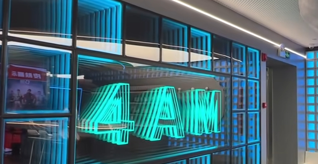 4AM新基地曝光，满墙韦神“纪念物”，小鹿：差一个世界冠军_腾讯新闻