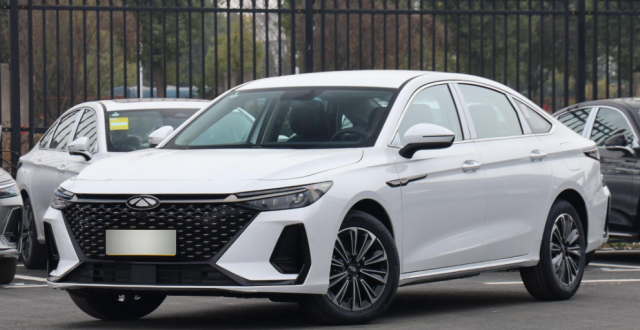 综合续航1400km，用车更实惠，奇瑞风云A8值得吗_腾讯新闻