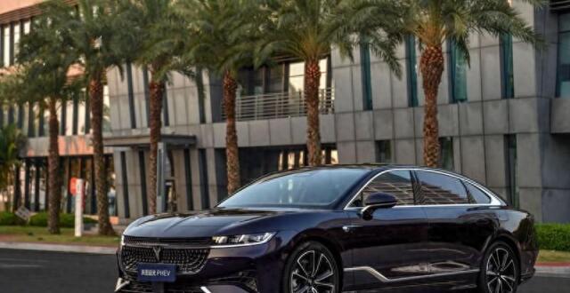 试驾岚图追光PHEV后，感觉BBA的“56E”真不香了_腾讯新闻