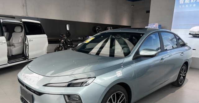 荣威D6到店实拍，大过小鹏MONA M03，配怀挡+续航520km_腾讯新闻