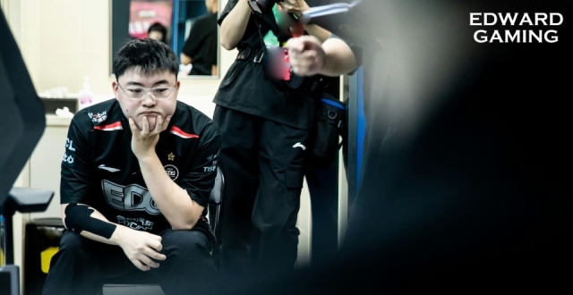 LOL：EDG收官之战更换首发中单，Uzi队内地位下滑，保神派要倒_腾讯新闻