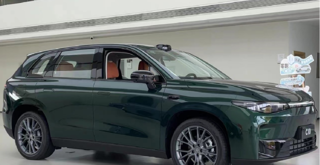 零跑C10实拍，帅过理想L7，配8295芯片+激光雷达，续航1190km_腾讯新闻