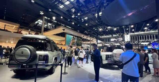 2023粤港澳车展神车亮相：仰望U8、腾势N7人潮涌动引围观_腾讯新闻