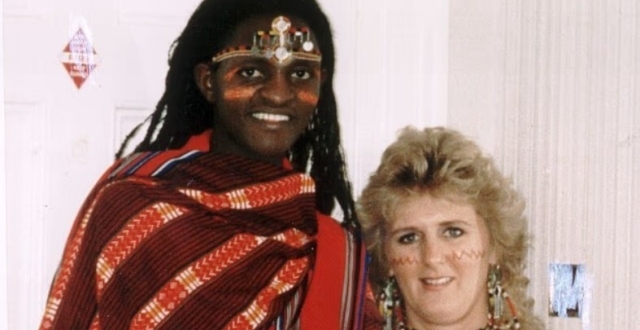 英国女子对土著战士一见钟情，抛弃丈夫跟他在非洲喝牛血！结婚后，他却变了_腾讯新闻