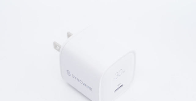 小体积，高效率，SYNCWIRE 30W氮化镓充电器拆解_腾讯新闻