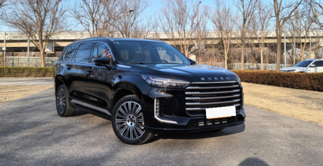 奇瑞新SUV：2+2+2六座，能跑1300km，长得像揽胜，奔驰同款配置！_腾讯新闻