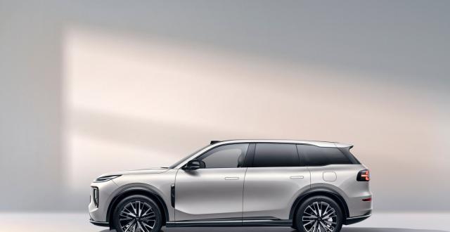 启源Q07正式亮相 配1.5L插混系统+魔毯悬架 高低配车型有何差异？_腾讯新闻