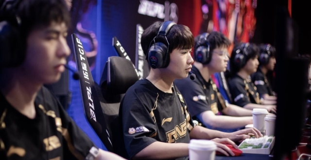 RNG0-2不敌LGD，惨遭4连败！国豪死歌伤害爆炸_腾讯新闻