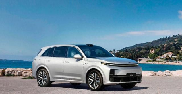 理想L7 vs 智界R7增程版：家用大五座SUV，谁才是“真香”之选？_腾讯新闻
