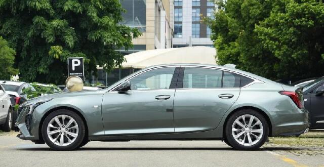 配2.0T+10AT，凯迪拉克CT5优惠后20万起，还要什么自行车？_腾讯新闻