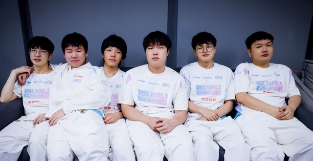 S13：WBG被G2翻盘，小虎背大锅！BLG作业已交，希望WBG别犯错！_腾讯新闻