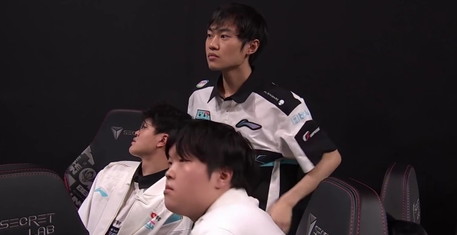 LPL冠军险些翻车，MSI首战成耻辱！Elk突然犯病，最大隐患被暴露_腾讯新闻