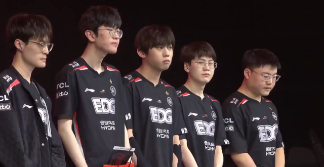 uzi带队战胜FPX！IG让一追二击败JDG，小将天真完爆kanavi_腾讯新闻