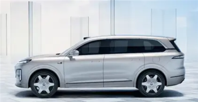 理想L9的孪生兄弟！深蓝S09实车曝光：定位大型6座SUV_腾讯新闻