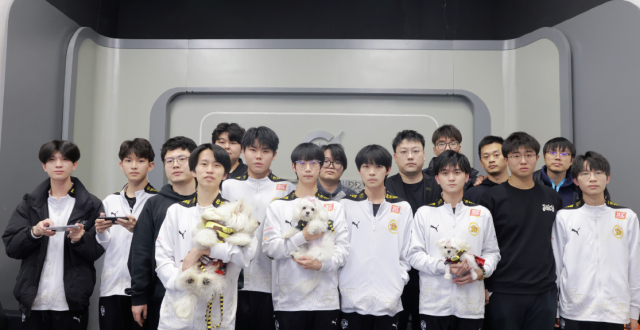 WB3-0XYG，暖阳伪五杀乔兮四杀，XYG毫无斗志，提前准备席位赛？_腾讯新闻