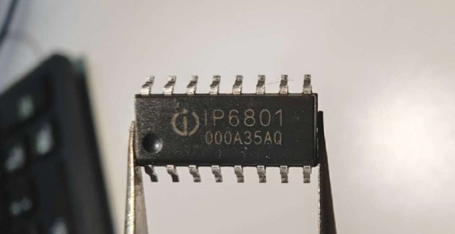 符合qi标准，支持15W无线充电，英集芯IP6801专利H桥架构可解决传统单片机发射方案痛点。_腾讯新闻