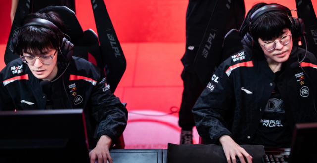 Fofo阿兹尔发威，EDG双杀LGD，Uzi赛后解惑_腾讯新闻