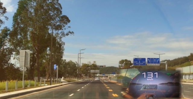 提升AEB测试上限 放置静态假车 时速131公里能识别并刹停吗？_腾讯新闻