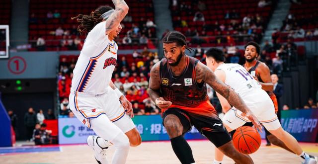 场均28分10板！从险些被裁到蜕变成球队大腿，邱彪大胆用人获成效_腾讯新闻