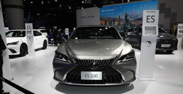 雷克萨斯ES200臻享版，动力不强，尺寸不大，29.99万算识时务？_腾讯新闻