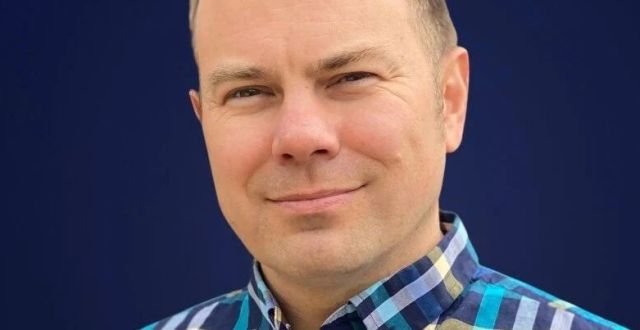 编译器大神 Chris Lattner 官宣新编程语言：Mojo，比 Python快35000 倍！_腾讯新闻