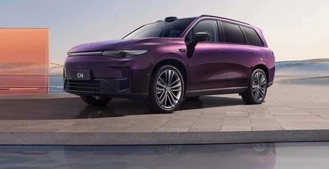 零跑C16定位有点迷，售价15.58万，产品力究竟如何？_腾讯新闻