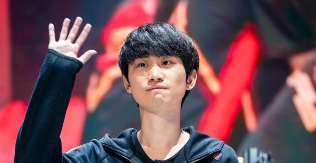 Doinb真的变了，刚和zoom称兄道弟，下一秒就翻脸怒喷_腾讯新闻