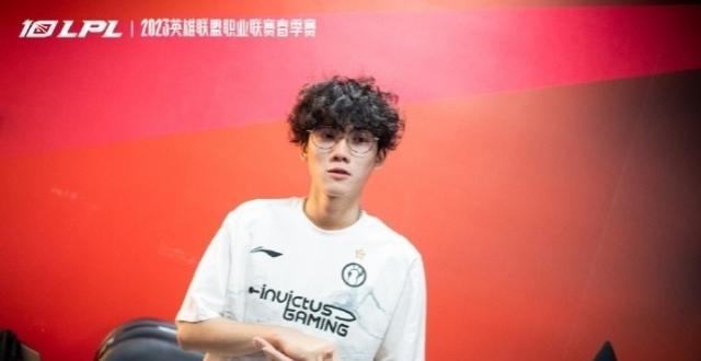 燃起来了！IG迎战EDG前，YSKM找Zeus陪练！Ale找小祥加练_腾讯新闻