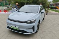 敢竞争比亚迪秦PLUS EV，新车立减4万，新EU5 PLUS仅售 8.99万起_腾讯新闻