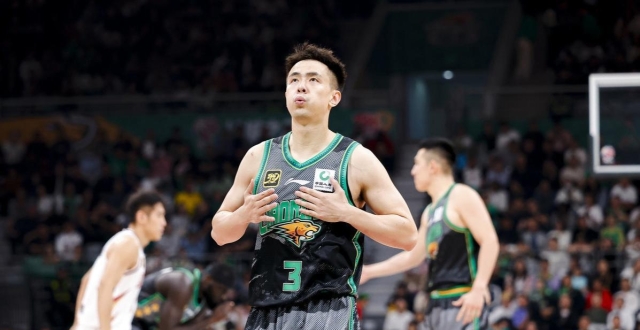 CCTV5直播！辽篮G2必须变阵，杨鸣该派1奇兵，孙铭徽伤情不明朗_腾讯新闻