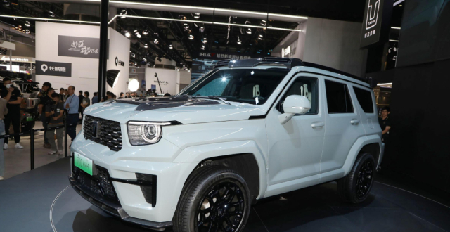 坦克700首发限定版，预售70万不自量力？比比仰望U8其实不算飘_腾讯新闻